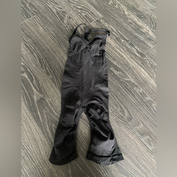 SKIMS | Tops | Skims Seamless Sculpt Bodysuit Sm | Poshmark